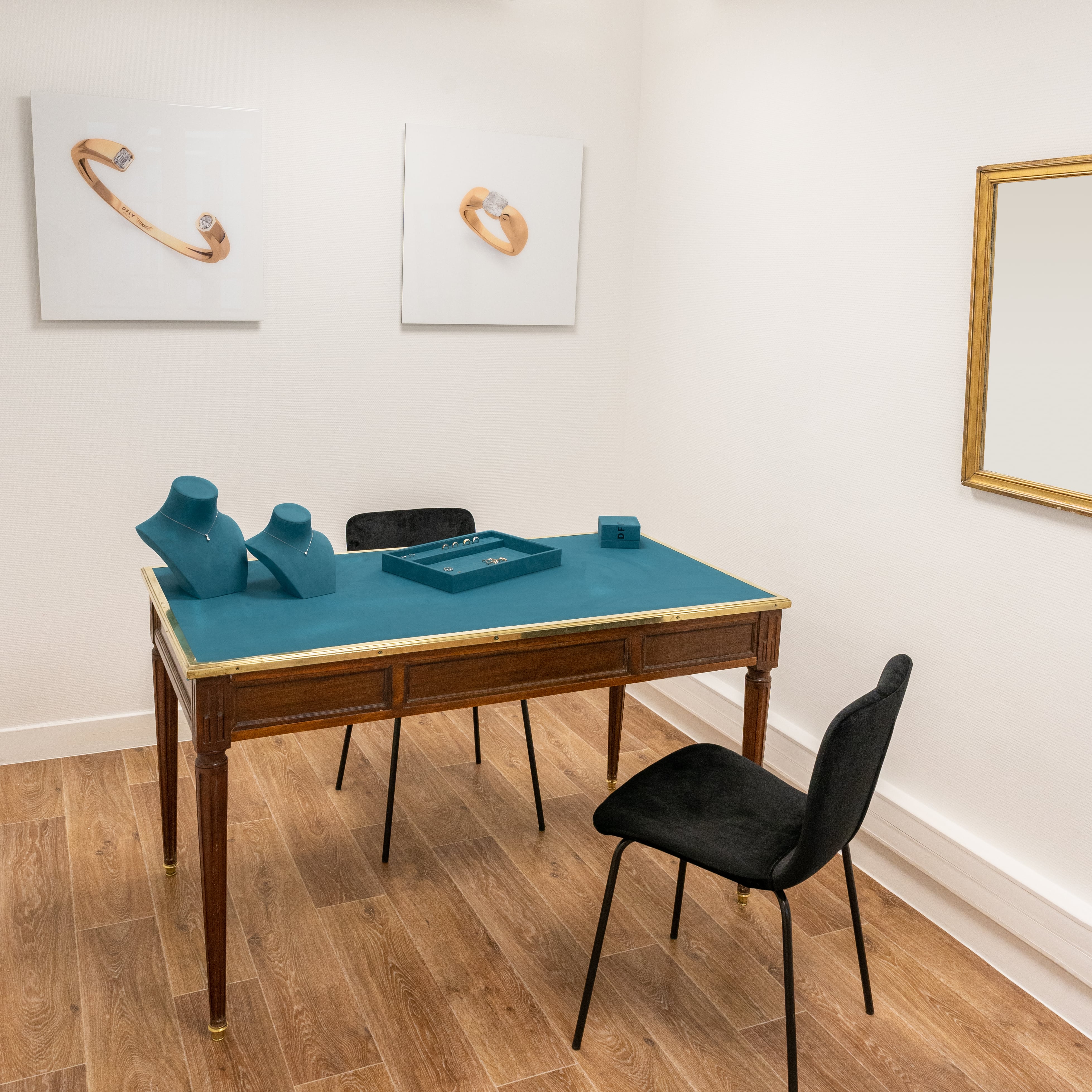 Contact and appointments at DFLY Paris